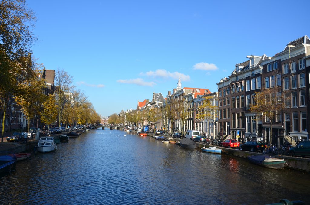 Dans le port d'Amsterdam ... - Voyageureux